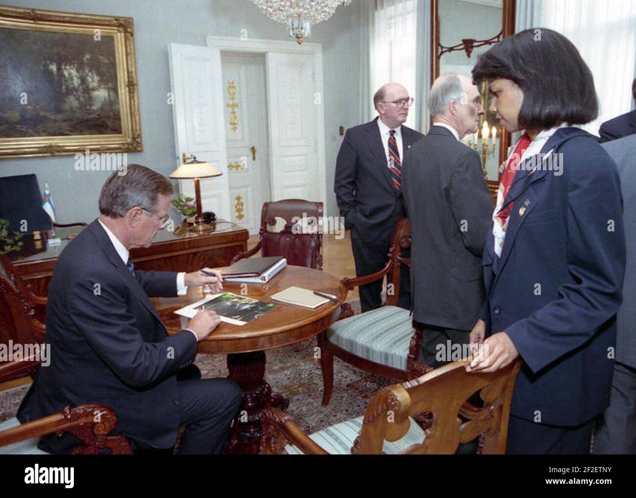 President George H. W. Bush meets with staff during the Summit in ...