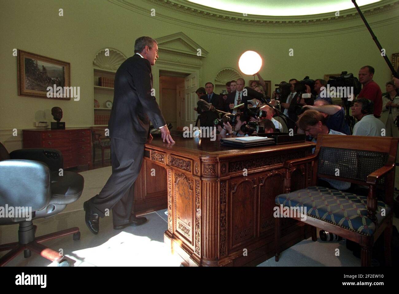 President George W. Bush Addresses Media in Oval Office Stock Photo - Alamy