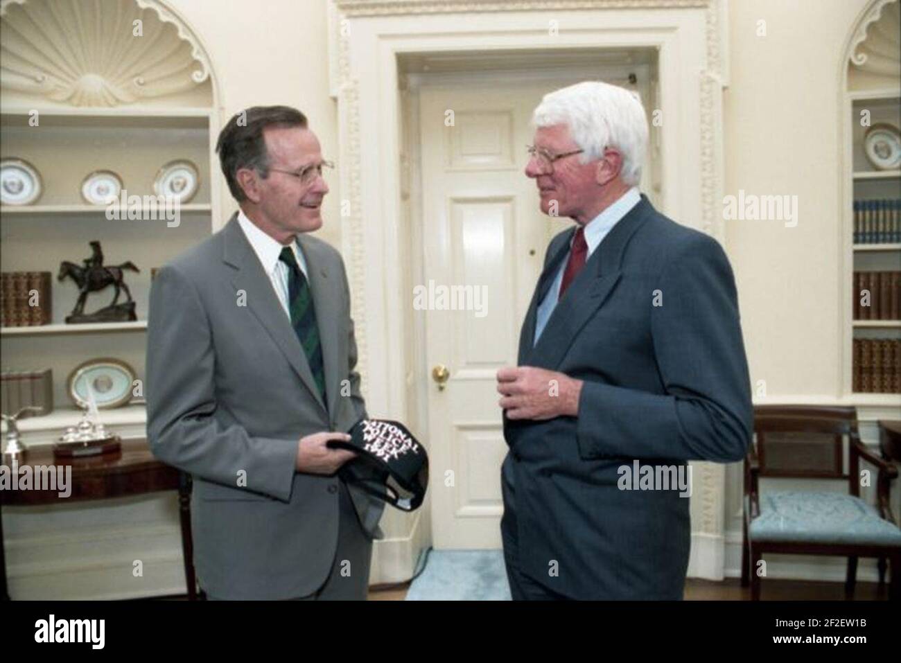President George H. W. Bush with Peter Graves Stock Photo - Alamy
