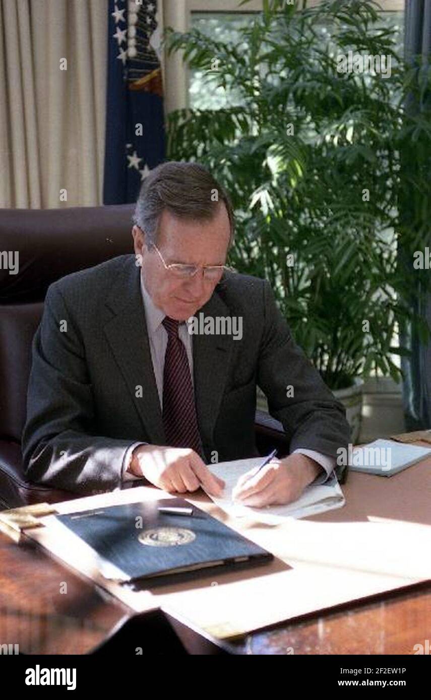 George h w bush oval office hi-res stock photography and images - Alamy