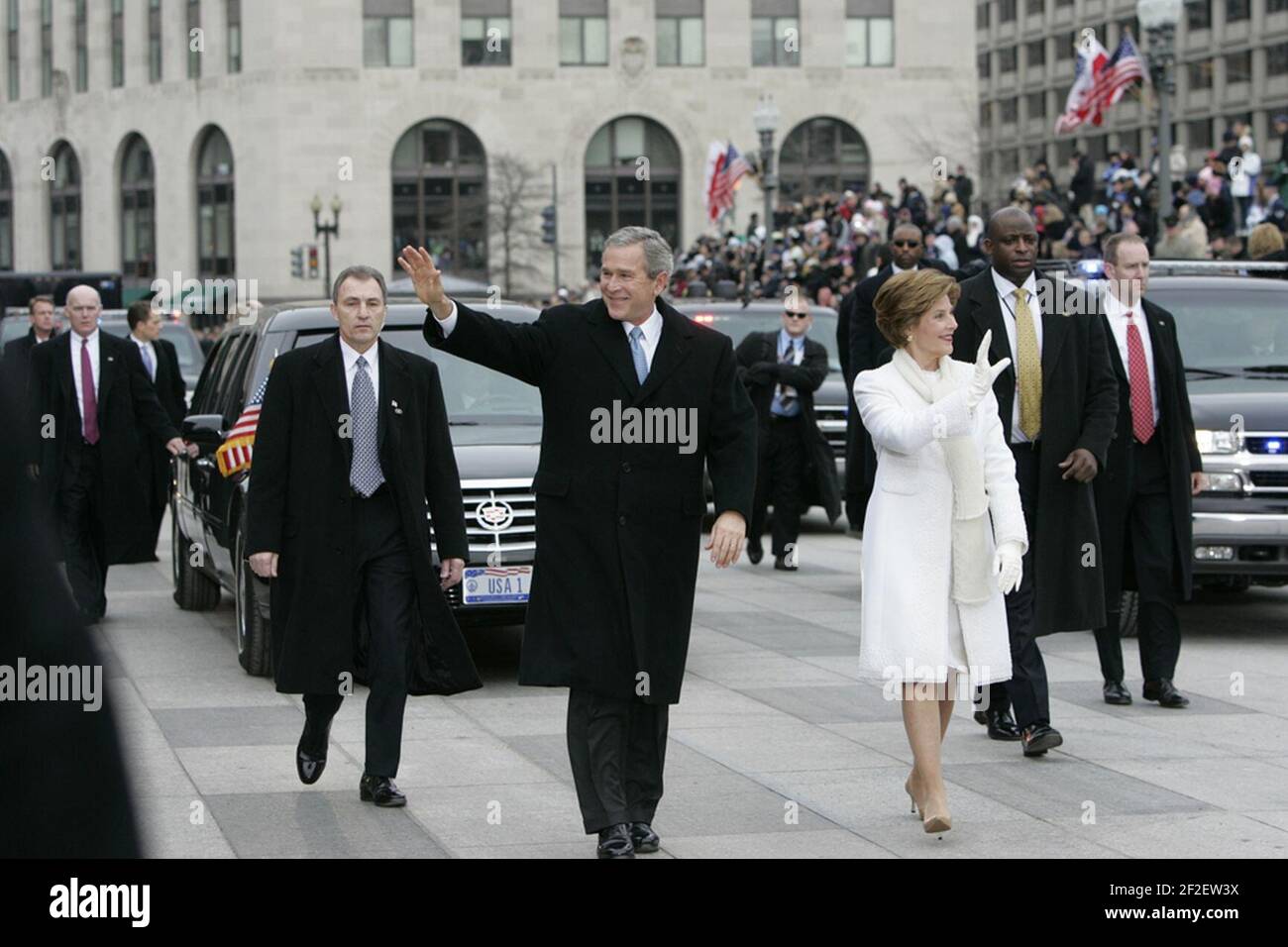 President George W. Bush and Mrs. Laura Bush Lead the Inaugural Parade ...
