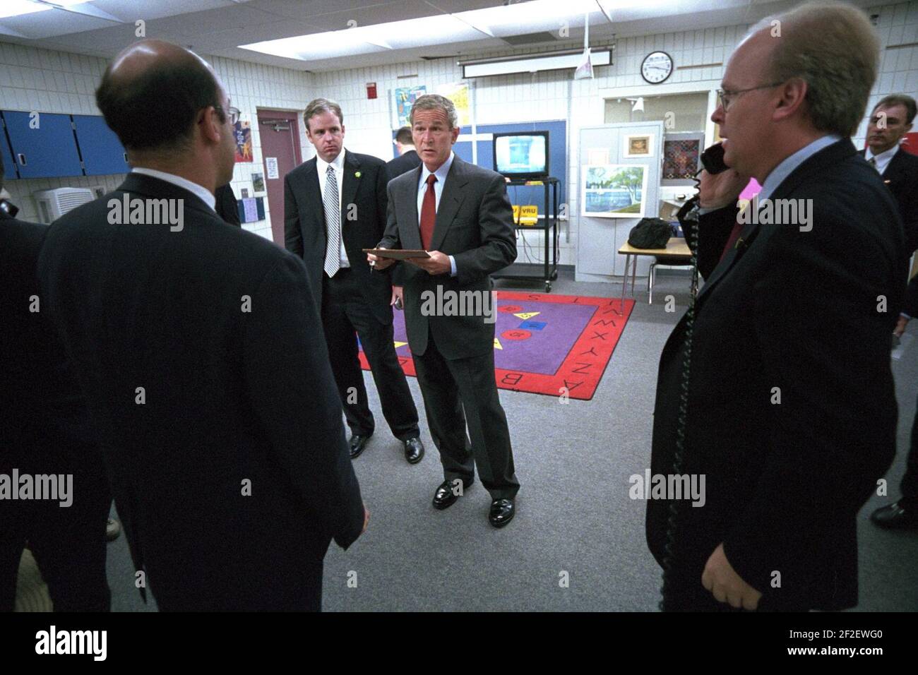 President George W. Bush Consults with Senior Staff Stock Photo - Alamy