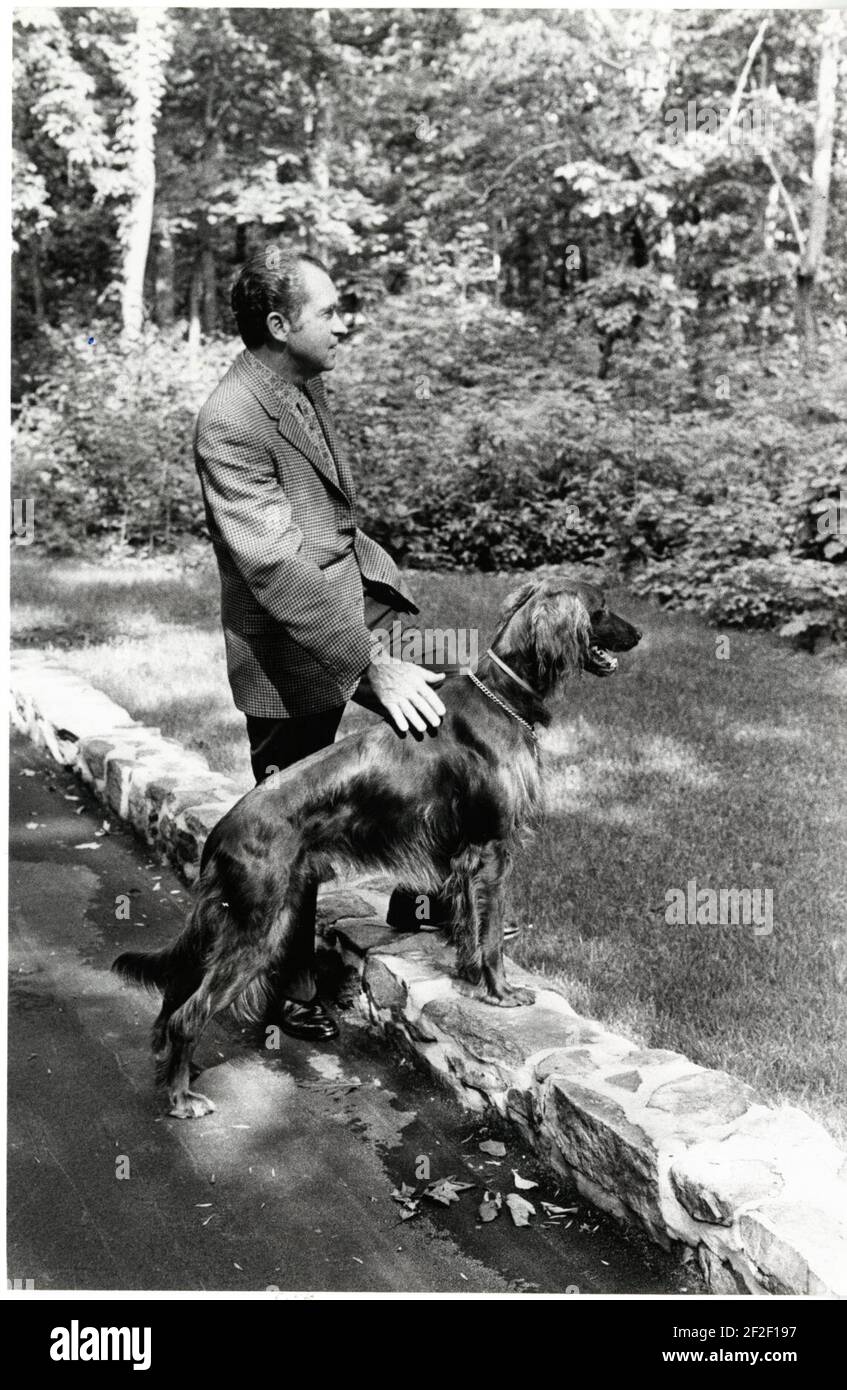 President Richard Nixon and Irish Setter King Timahoe at Camp David ...