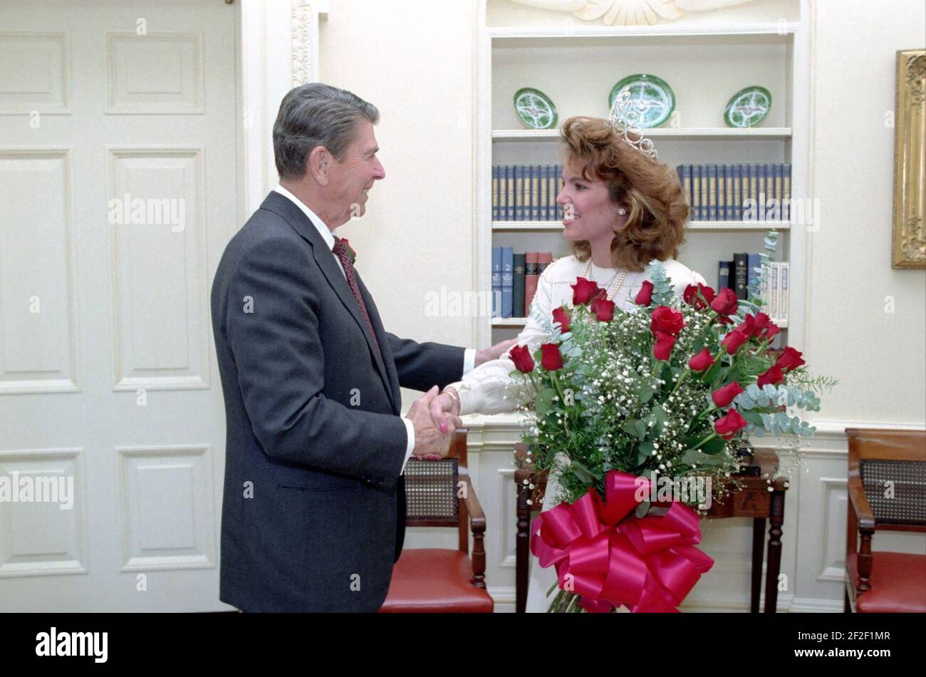 President Ronald Reagan and Amy Lynn Richelieu Stock Photo - Alamy