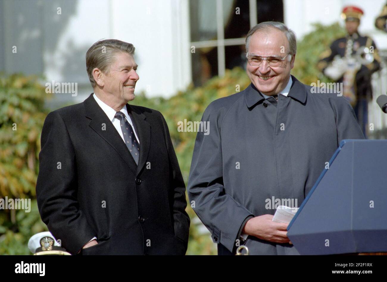 President Ronald Reagan and Helmut Kohl Stock Photo - Alamy