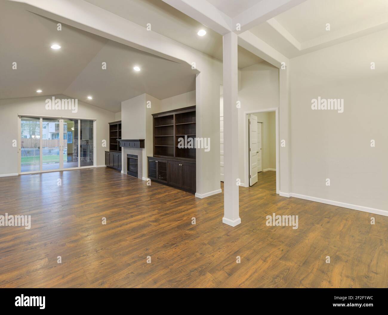 Empty residential living room interior Stock Photo - Alamy