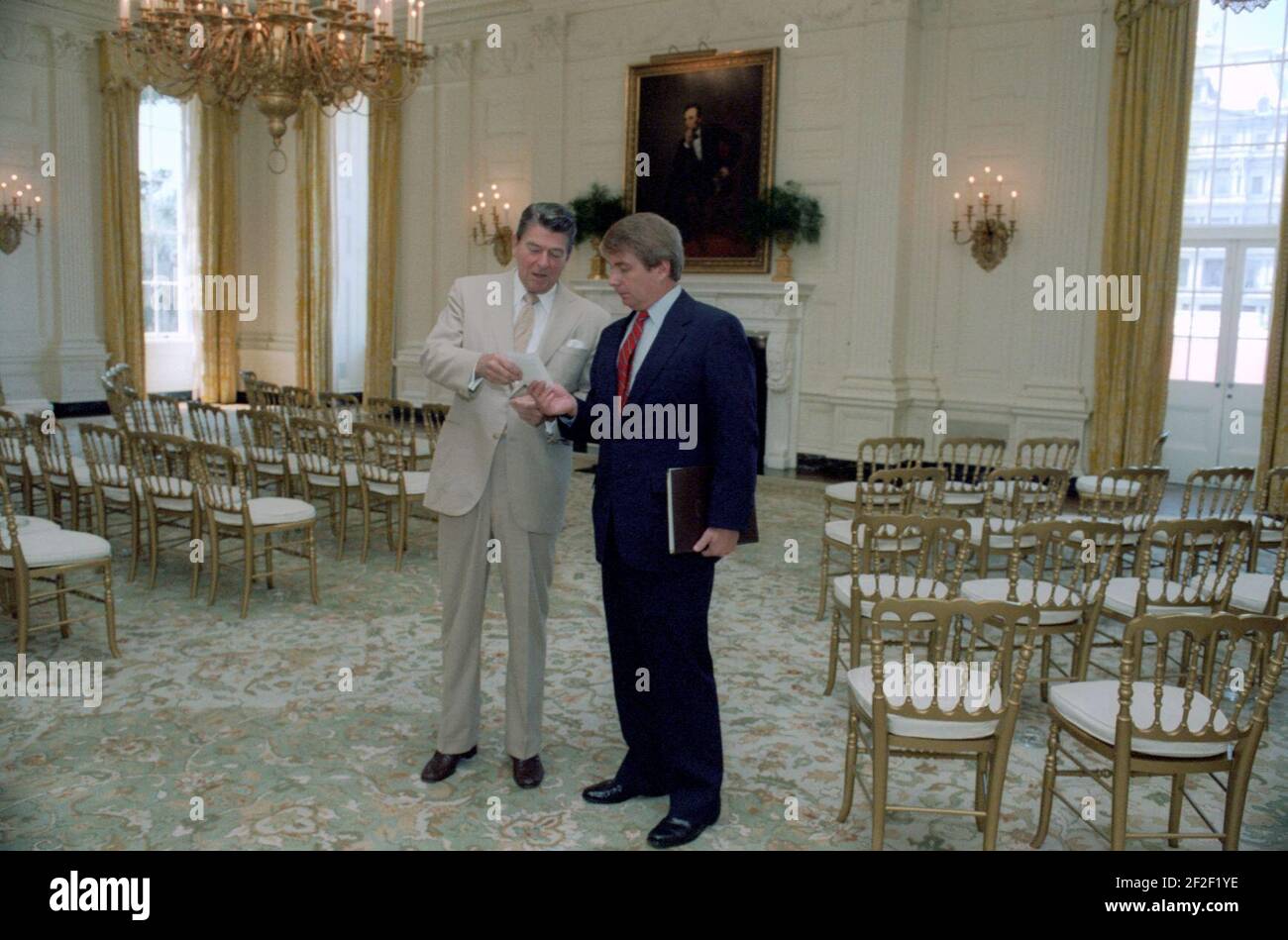 President Ronald Reagan and Larry Speakes Stock Photo - Alamy