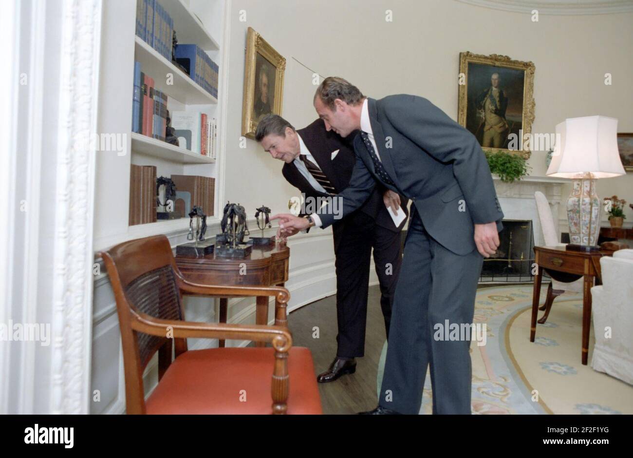 President Ronald Reagan and King Juan Carlos I of Spain Stock Photo - Alamy