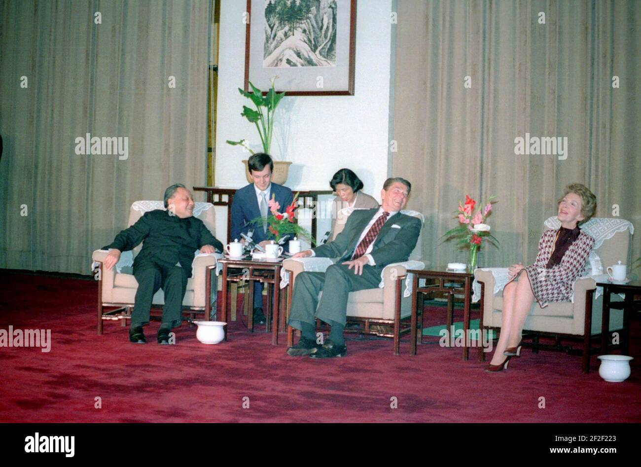 Reagan and deng xiaoping hi-res stock photography and images - Alamy
