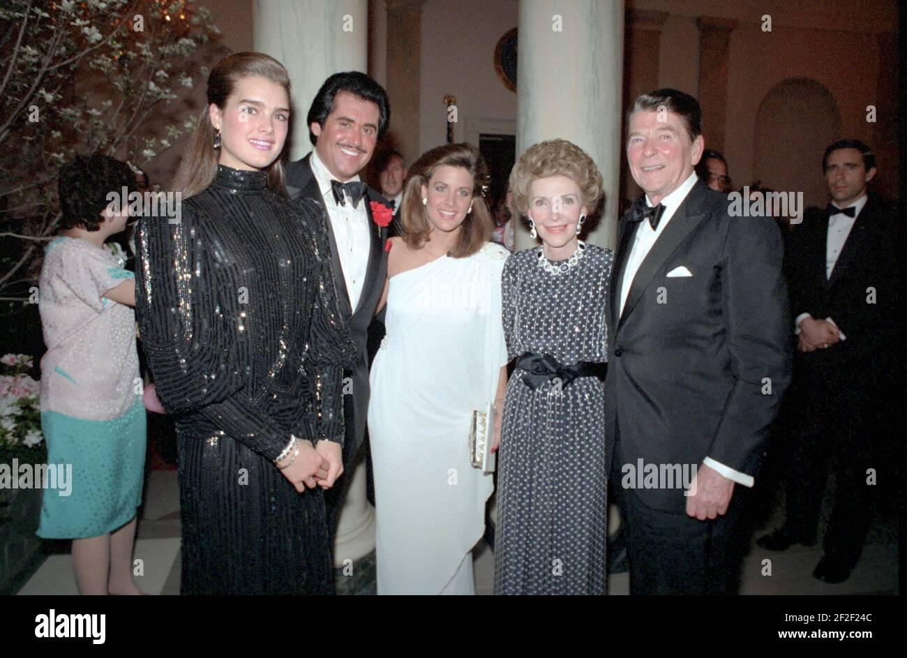 President Ronald Reagan and Nancy Reagan with Brooke Shields, Wayne ...