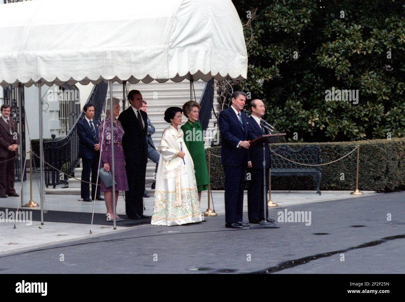 President Ronald Reagan and Nancy Reagan with George H. W. Bush ...