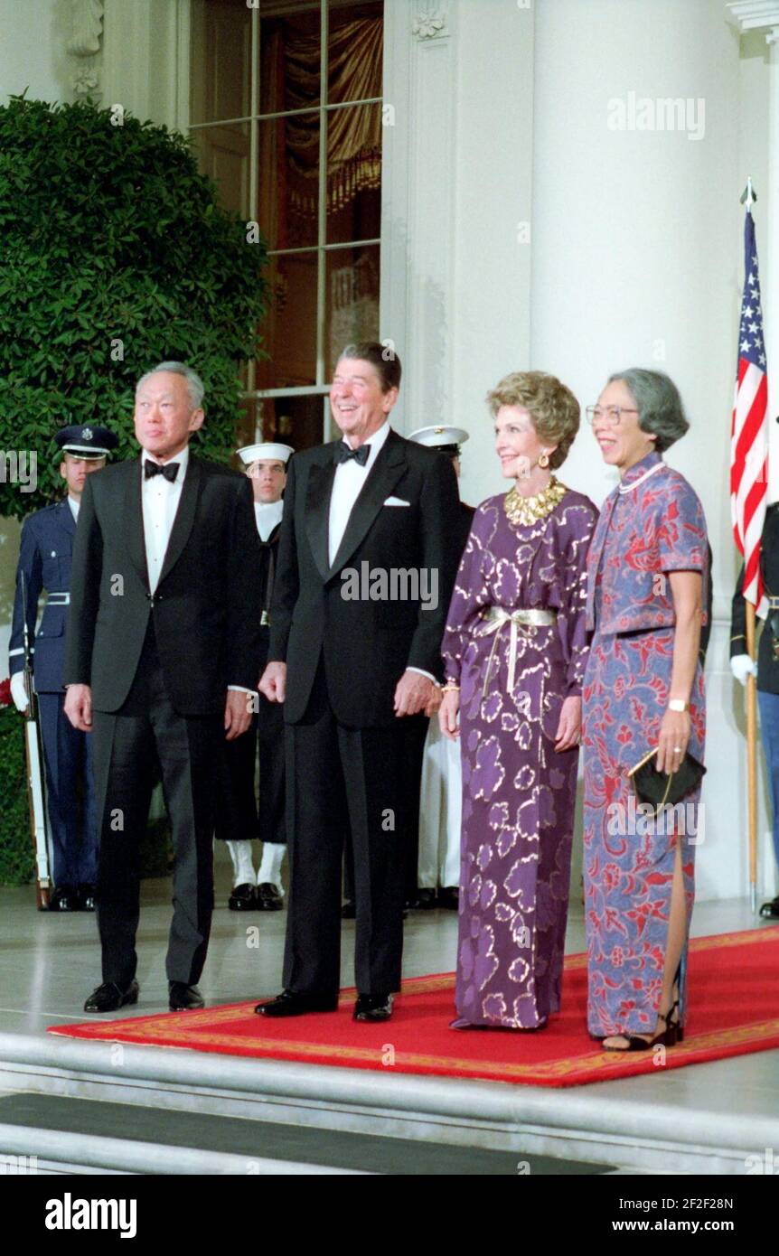 President Ronald Reagan and Nancy Reagan with Prime Minister Lee Kuan ...