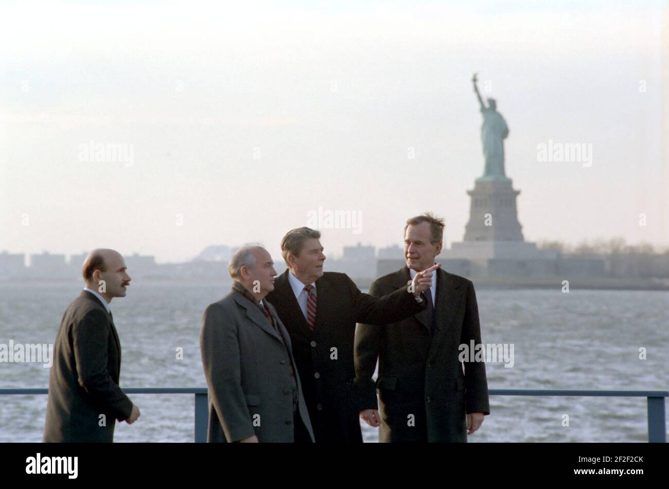 President Ronald Reagan and Vice-President George H. W. Bush meet with ...