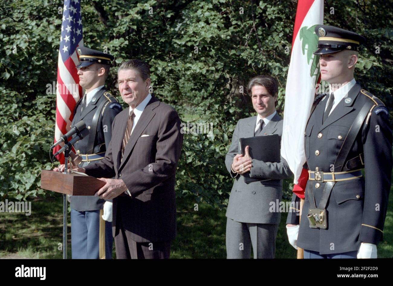 President Ronald Reagan at a podium with Amin Gemayel Stock Photo - Alamy