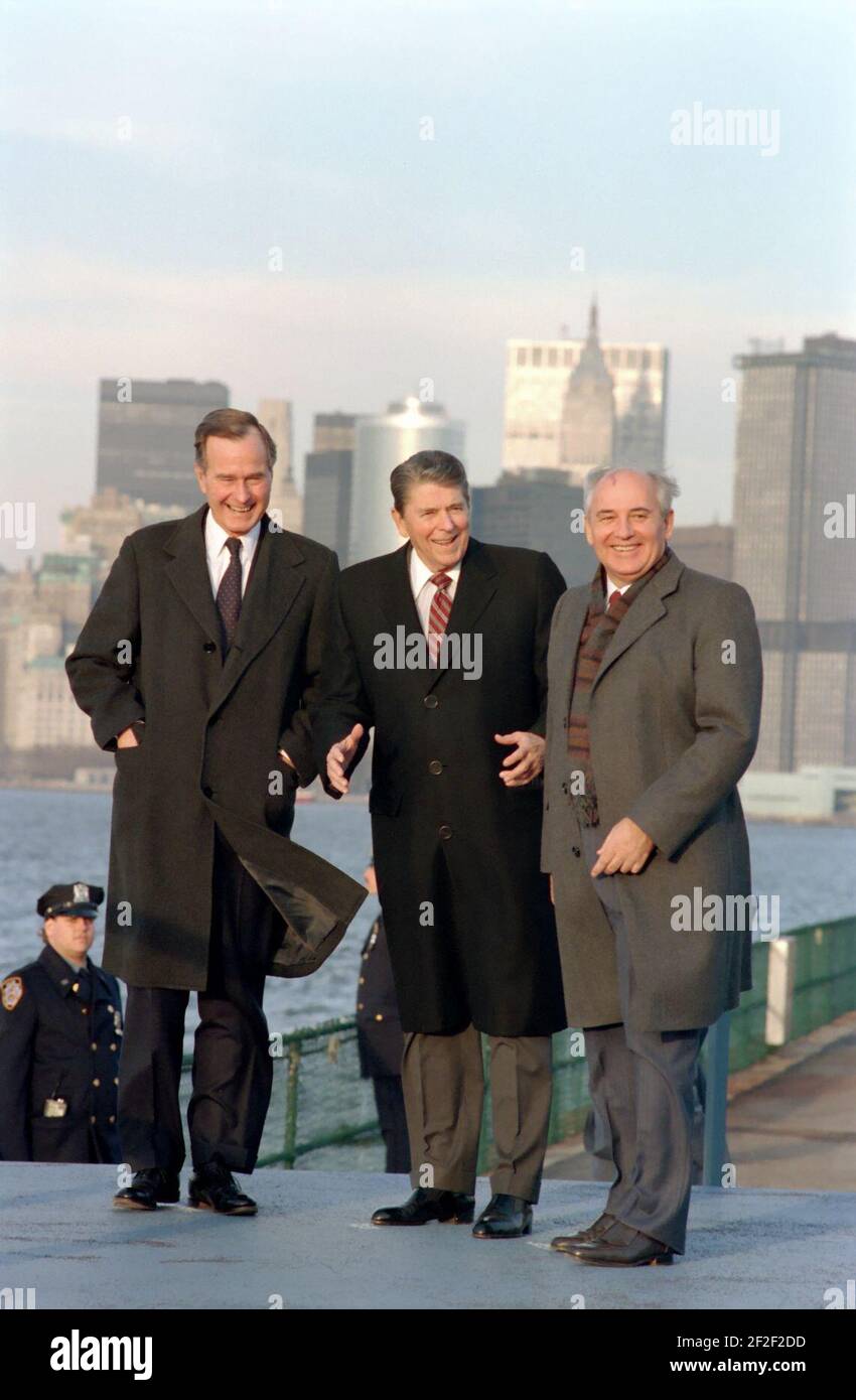 President Ronald Reagan and Vice President George H. W. Bush meet with ...