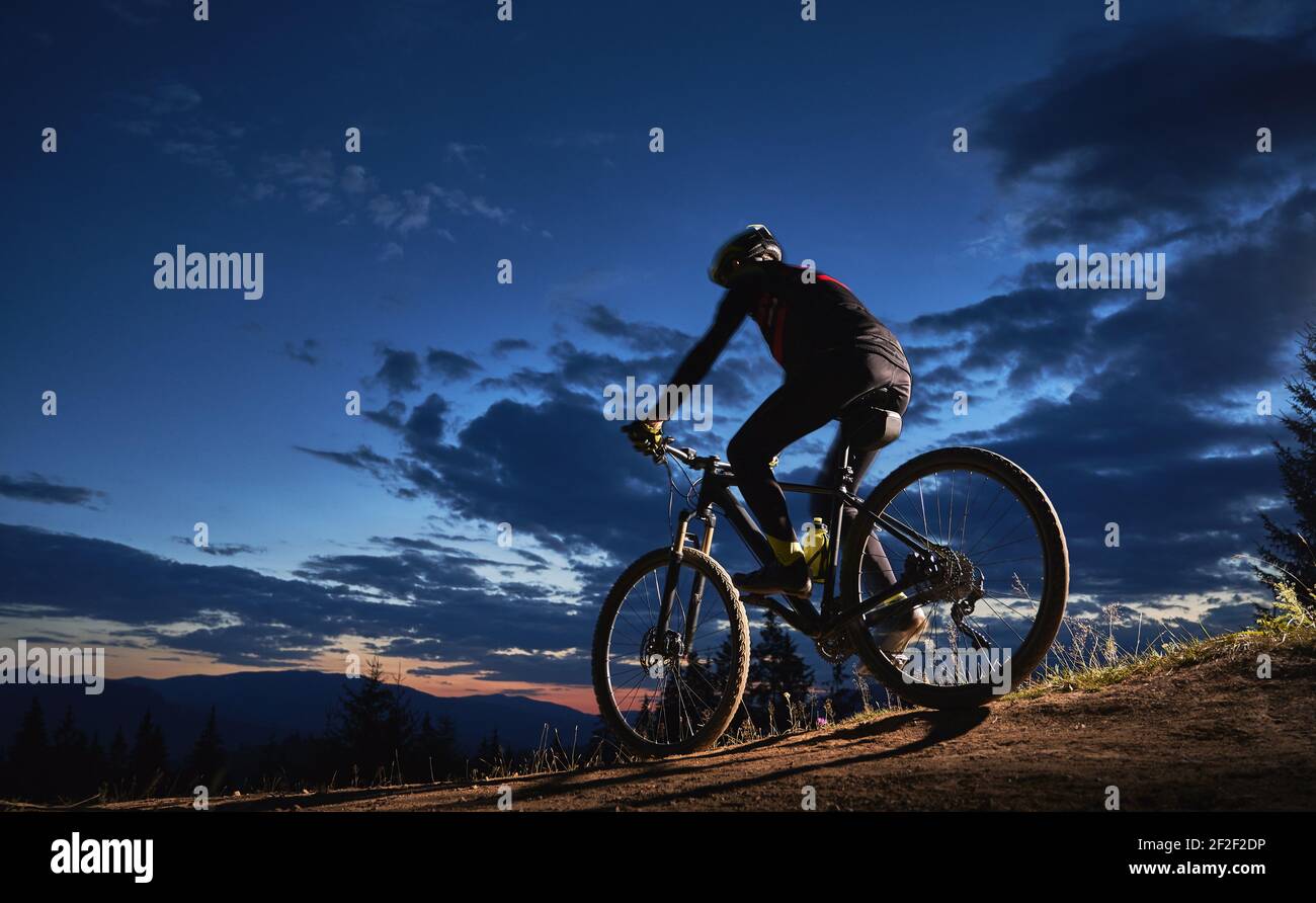 Night sky cyclist hi-res stock photography and images - Alamy