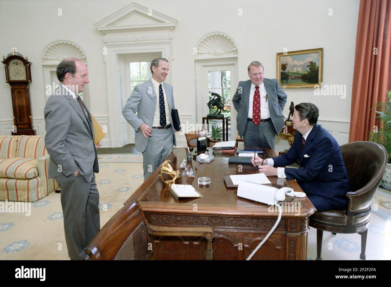 President Ronald Reagan at a Senior Staff Meeting Stock Photo - Alamy