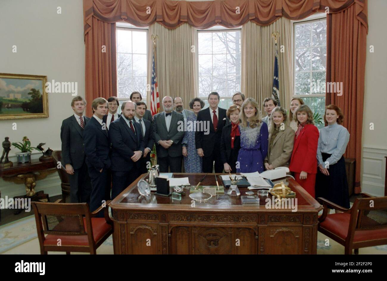 President Ronald Reagan Farewell Photo Opportunity with Lyn Nofziger ...