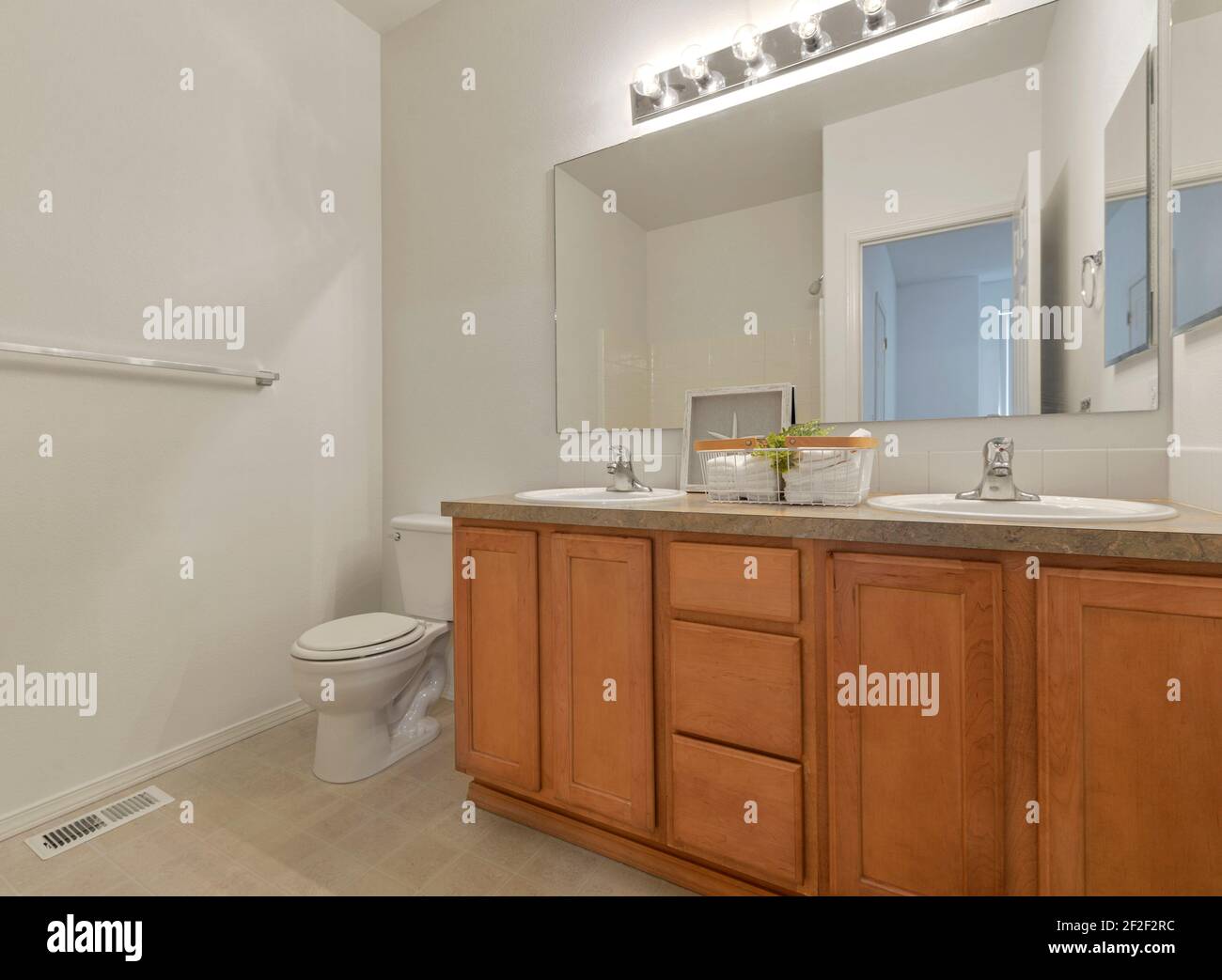 Modern residential bathroom interior Stock Photo - Alamy