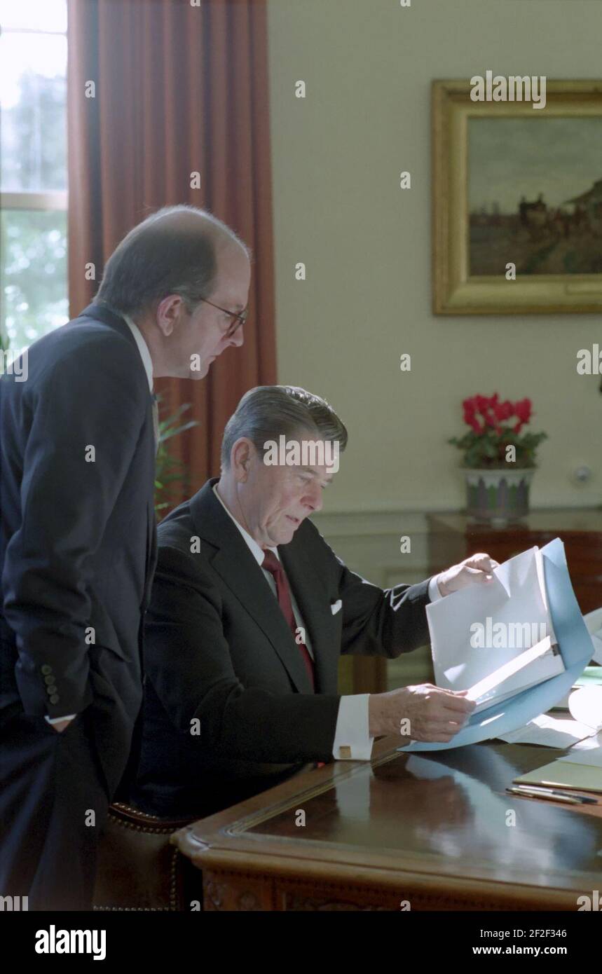 President Ronald Reagan Meeting with Michael Deaver in The Oval Office ...