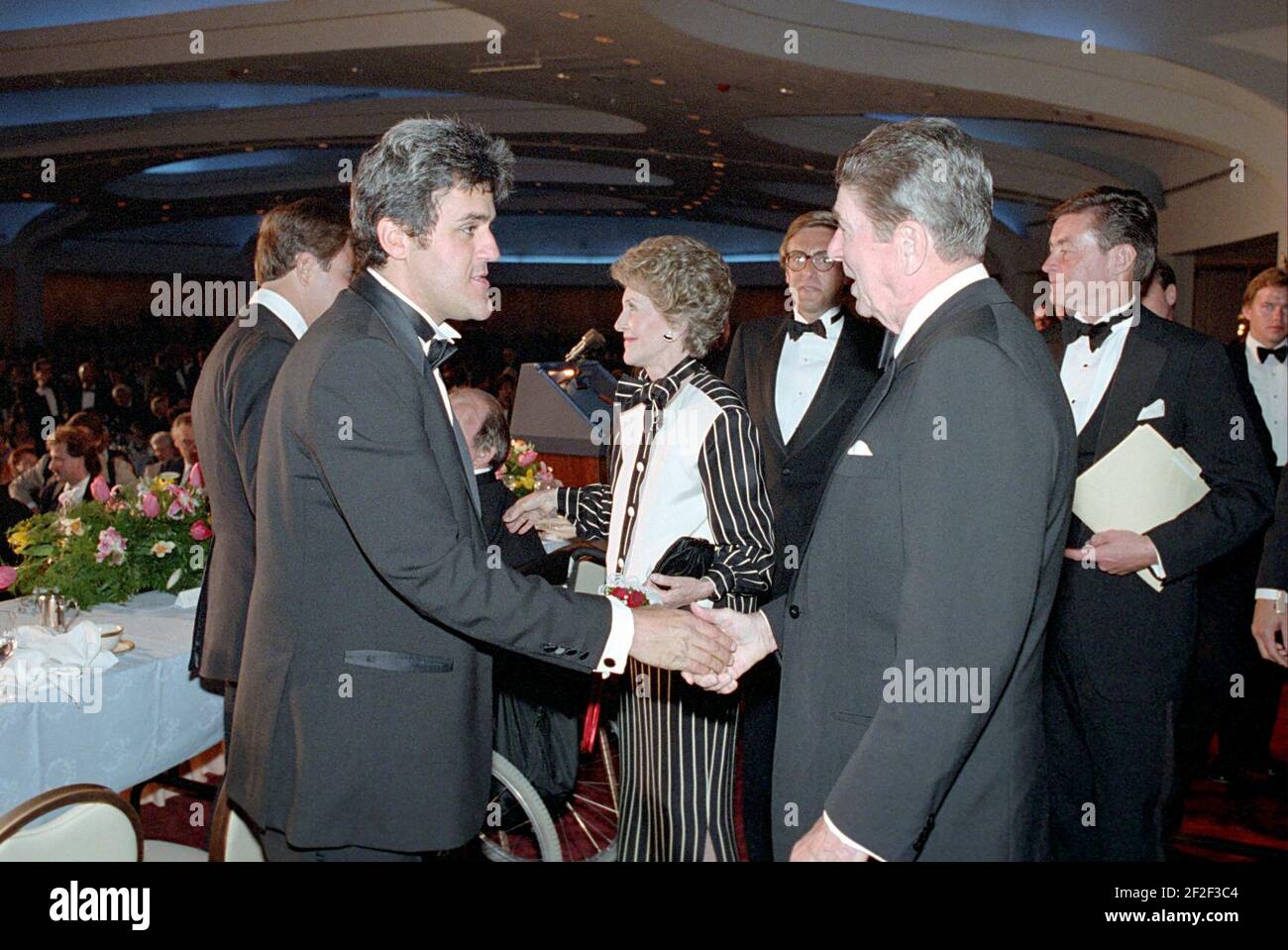 Reagan shaking hands hi-res stock photography and images - Alamy