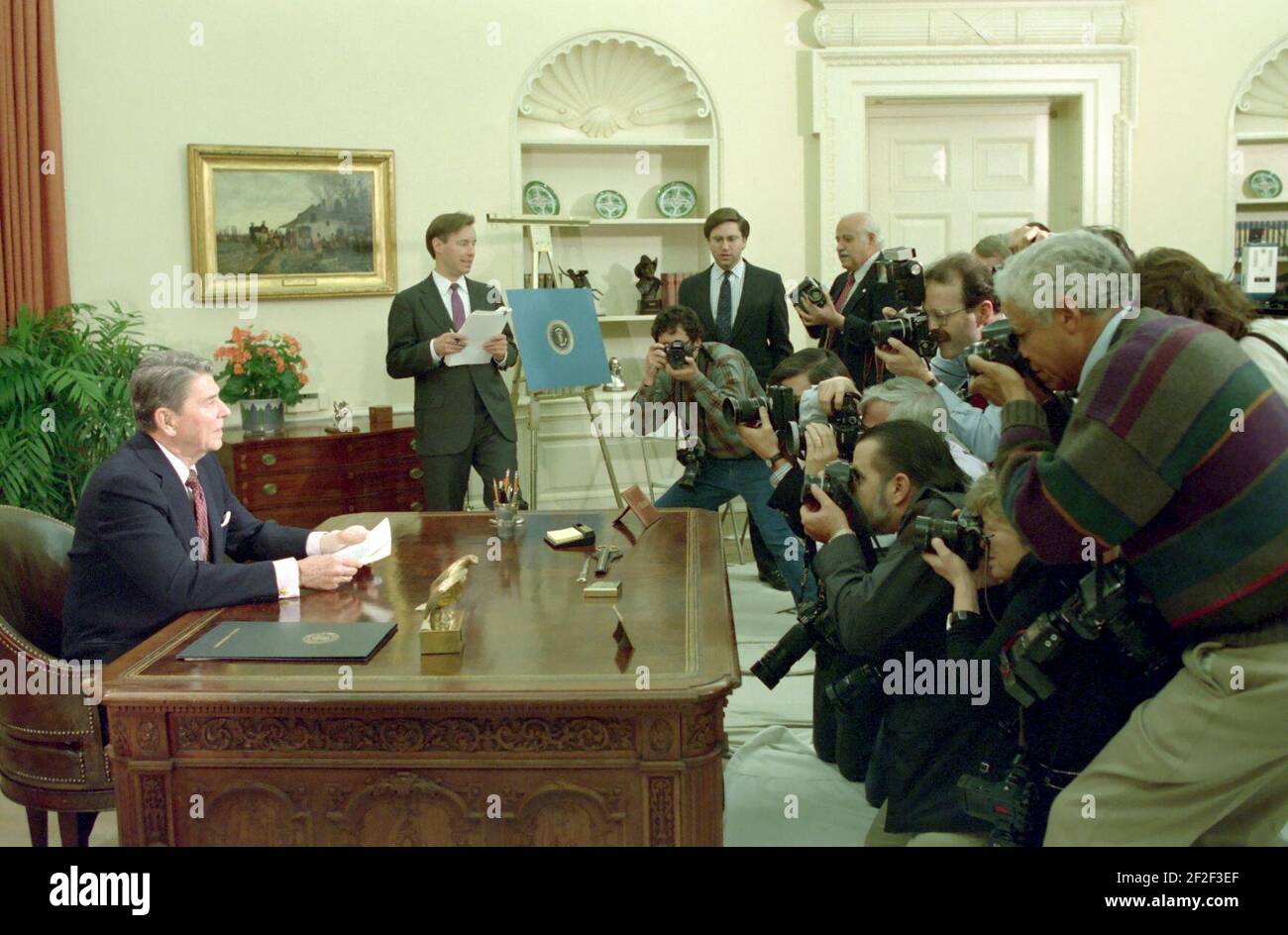 President Ronald Reagan sitting at his desk during his farewell address ...