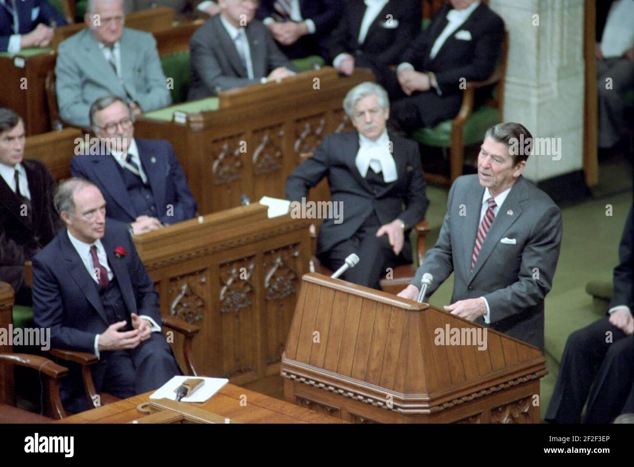 Ronald reagan president podium hi-res stock photography and images - Alamy
