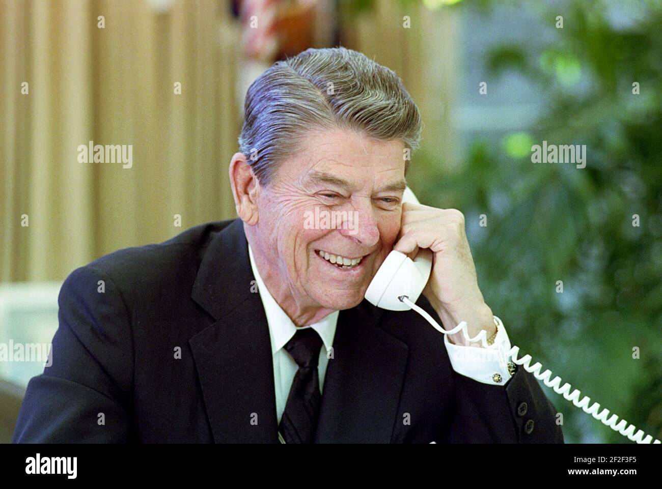 Telephone oval office hi-res stock photography and images - Alamy