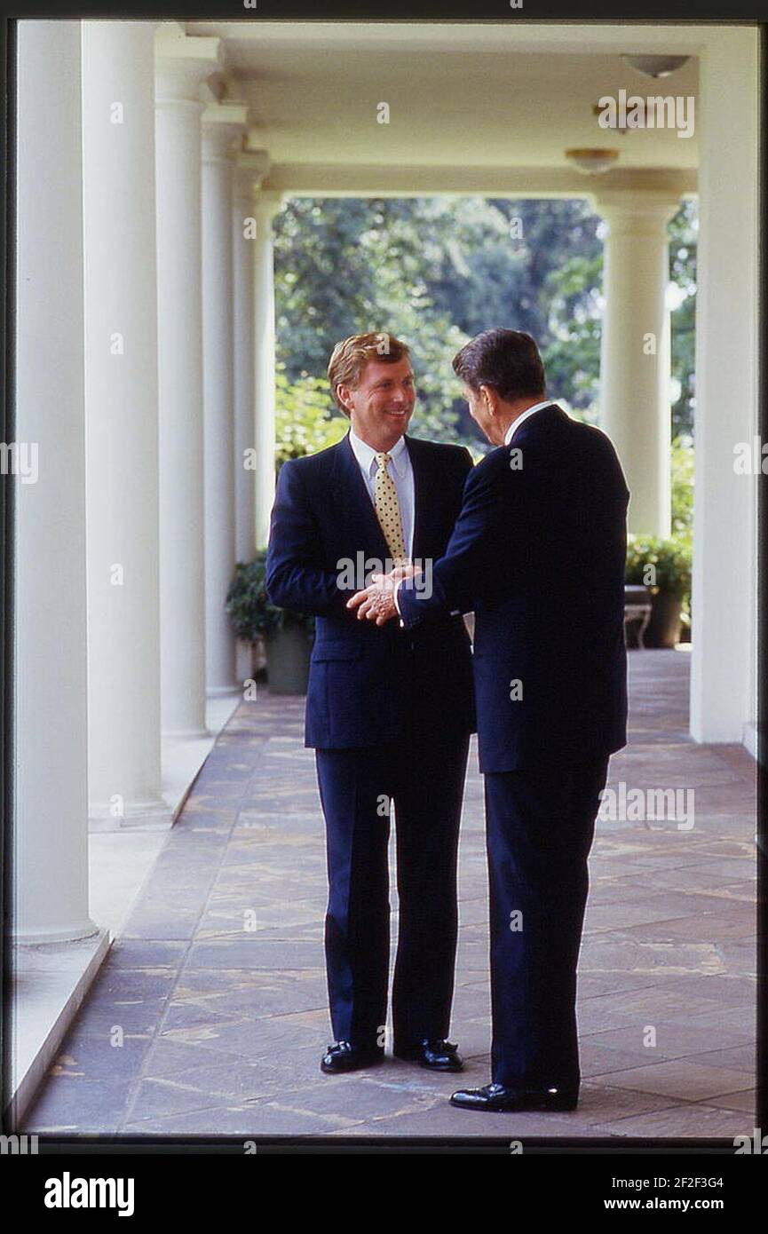 President Ronald Reagan speaking with Republican Senator Dan Quayle of ...