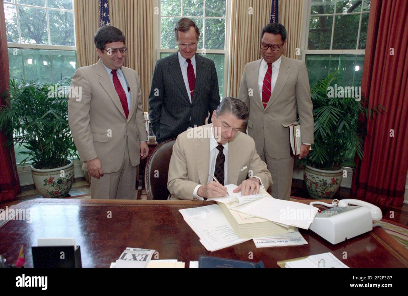 Authorization bill hi-res stock photography and images - Alamy