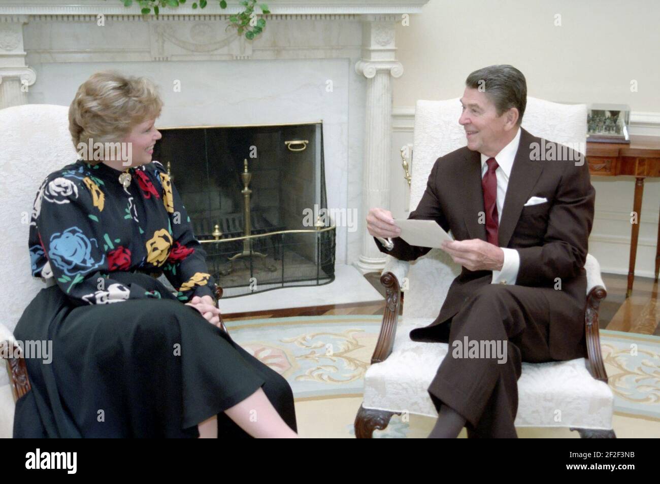 President Ronald Reagan with Maureen Reagan Stock Photo - Alamy