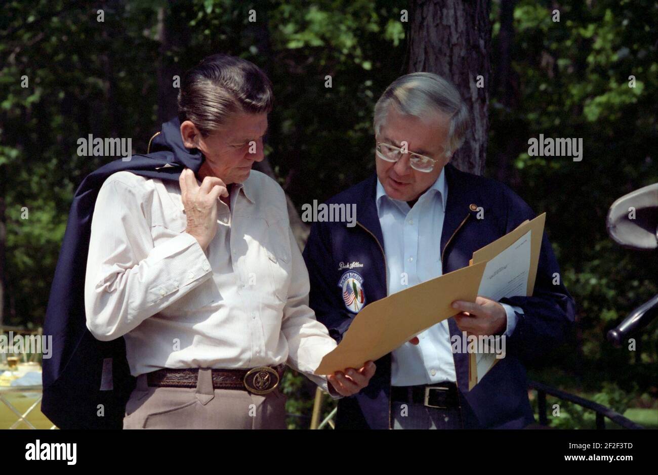President Ronald Reagan with Richard Allen Stock Photo - Alamy