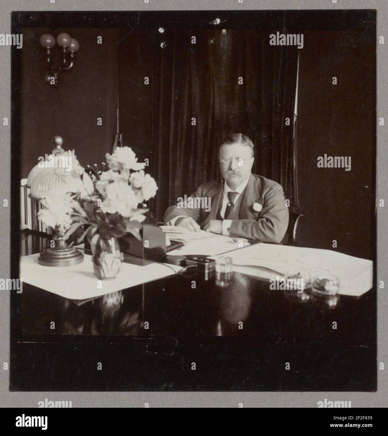 President Roosevelt at his desk Stock Photo - Alamy