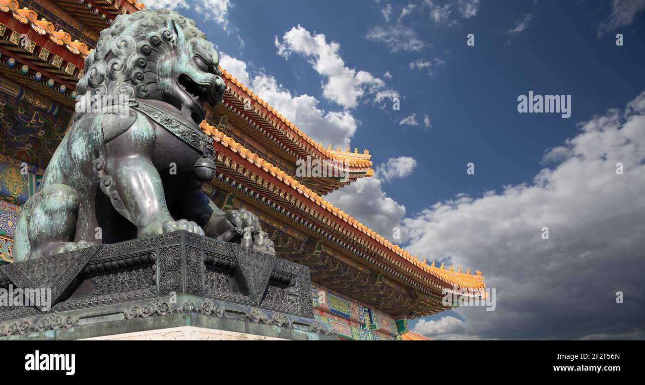 Bronze Guardian Lion Statue in the Forbidden City, Beijing, China Stock ...