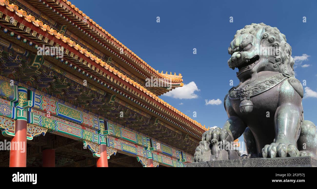 Bronze Guardian Lion Statue in the Forbidden City, Beijing, China Stock ...