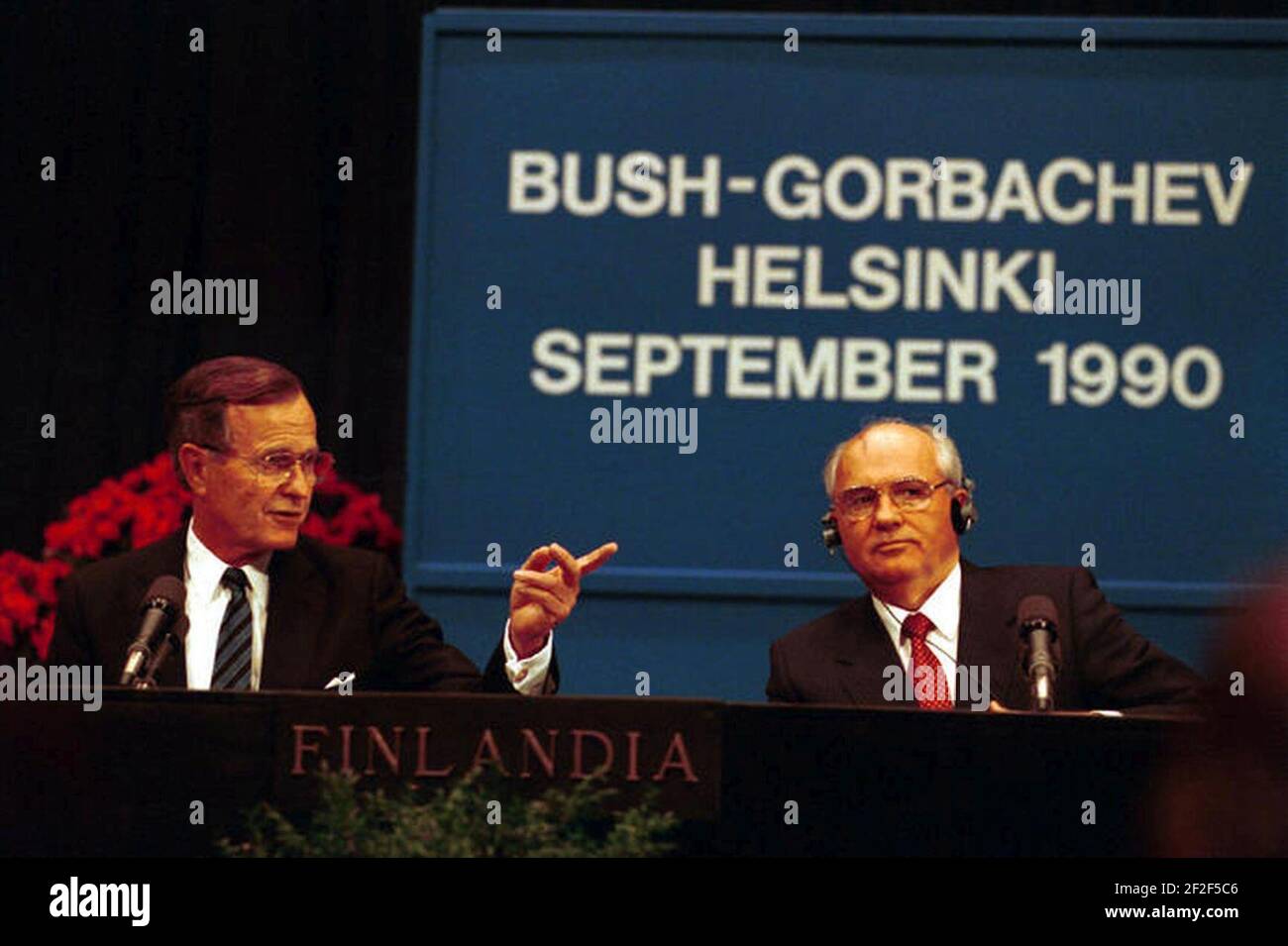 Presidents George H. W. Bush and Mikhail Gorbachev hold a joint press ...