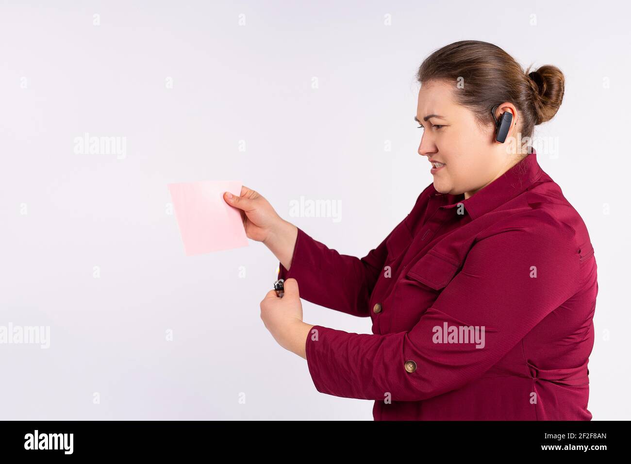 Woman sets fire, the end of the romantic relationship. Young girl sets ...