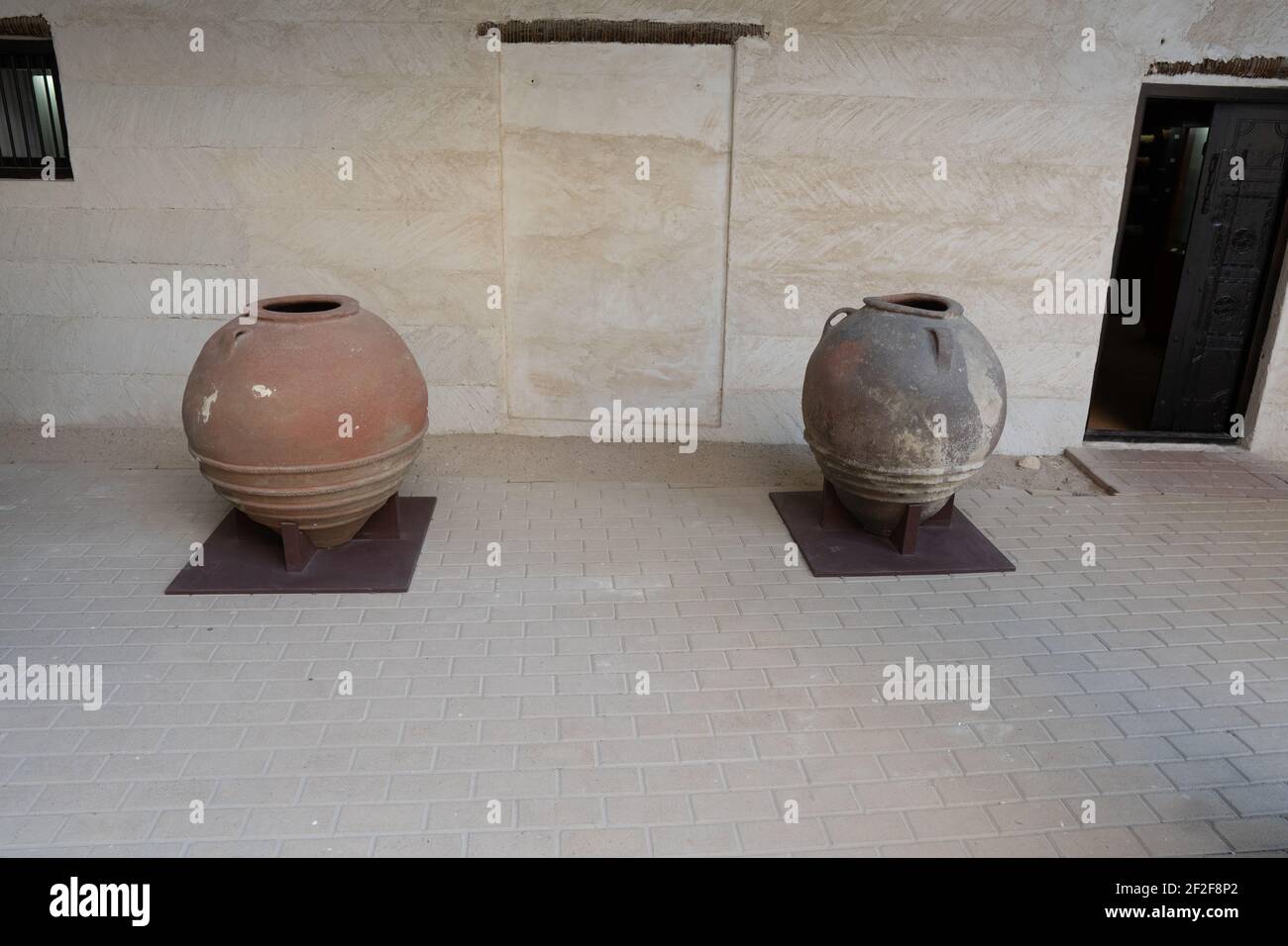 Traditional middle eastern clay house hi-res stock photography and ...