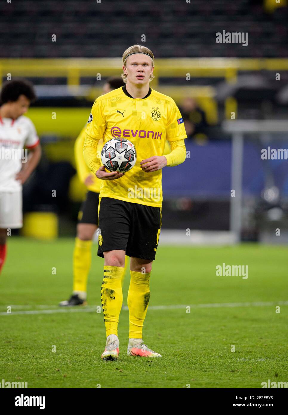 Dortmund, Deutschland. 09th Mar, 2021. Erling HAALAND (DO) with ball in ...
