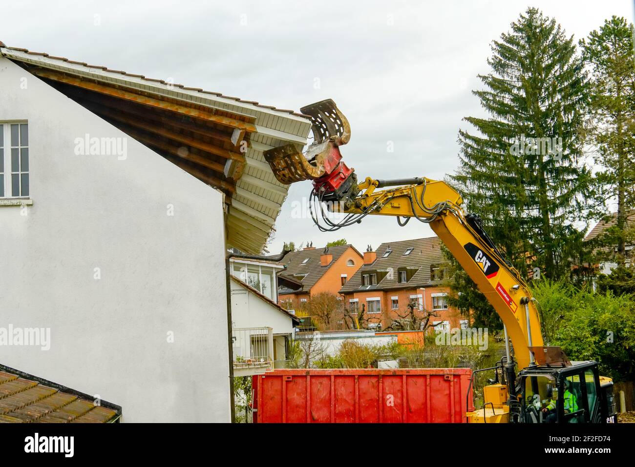 Bulldozer tearing down building hi-res stock photography and images - Alamy