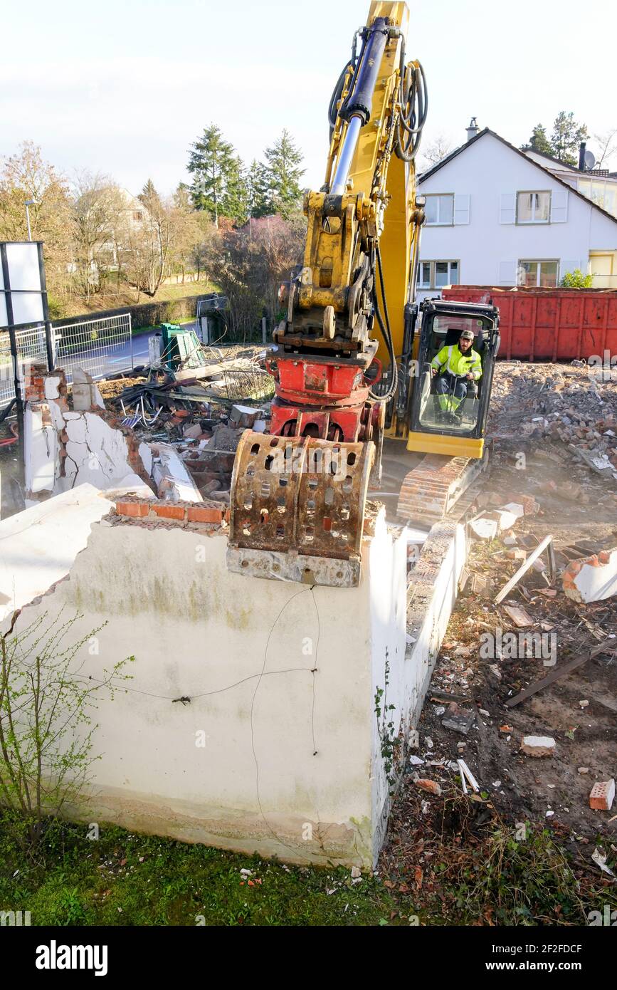 Bulldozer tearing down building hi-res stock photography and images - Alamy