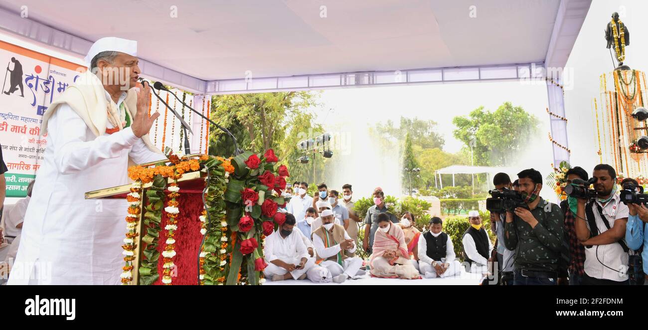 Mahatma gandhi dandi march hi-res stock photography and images - Alamy