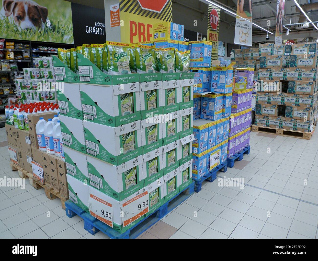 PLASTIC BOTTLES OF HOUSEHOLD CLEANER INSIDE A MEGA STORE Stock Photo ...