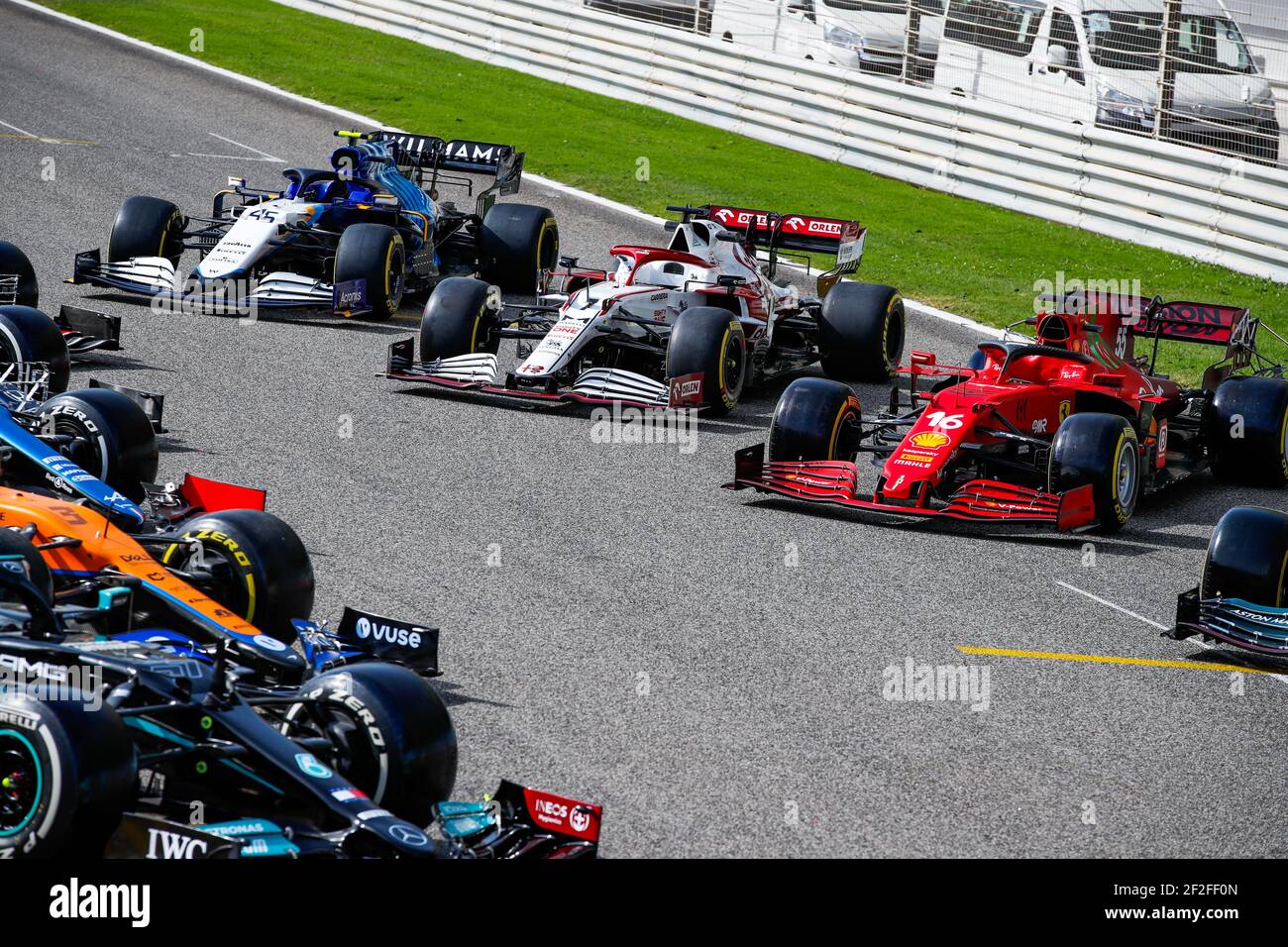F1 cars on grid hi-res stock photography and images - Alamy