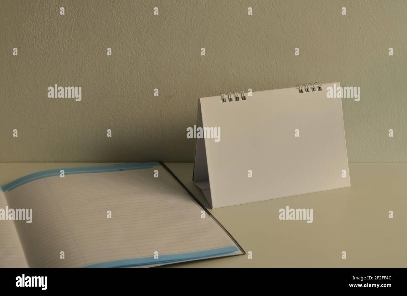 Open book standing up hi-res stock photography and images - Alamy