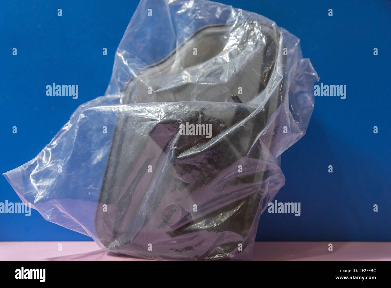 Automatic gear filter. Automobile transmission component. 2006 Ford ...