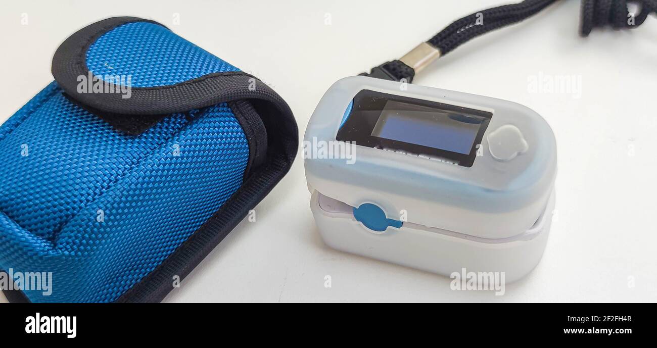 Wireless blood pressure monitor hi-res stock photography and images - Alamy