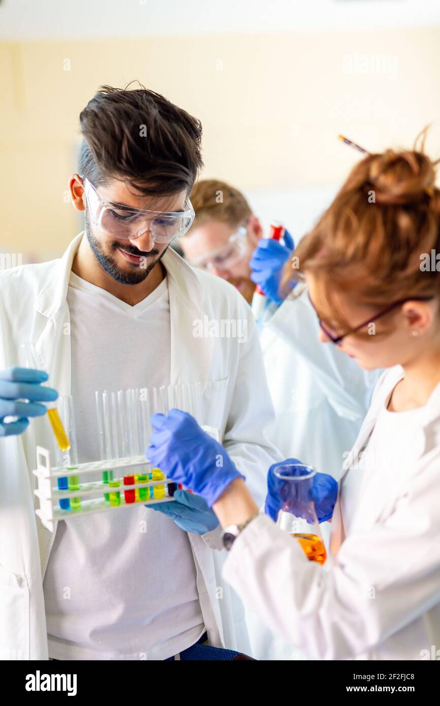 Research scientists hi-res stock photography and images - Alamy