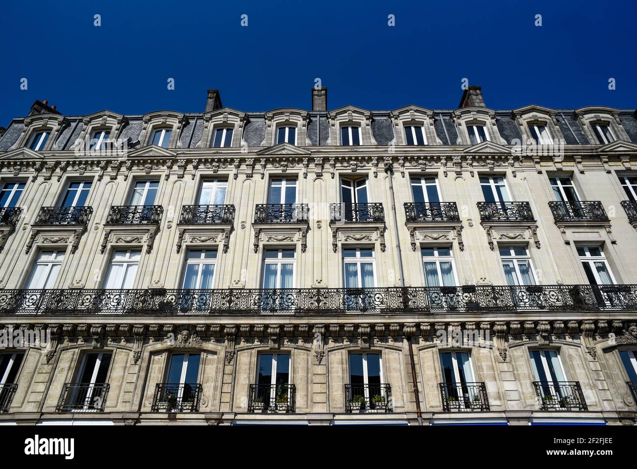 Architecture typical of French tenement houses. Bright facade Stock ...