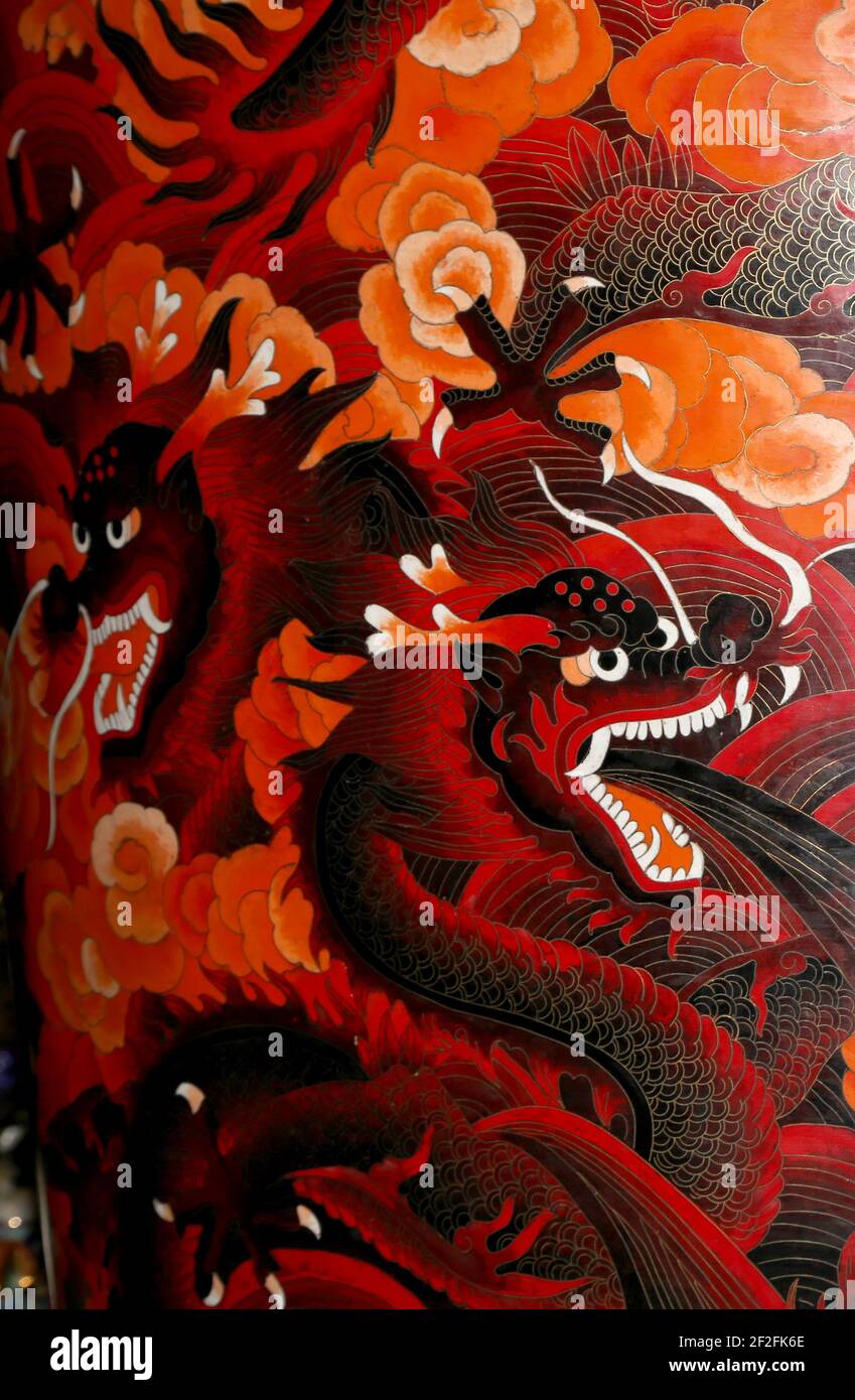 Traditional Chinese dragon painted in vibrant colors Stock Photo - Alamy